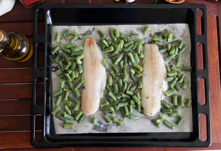 Mediterranean Baked Cod with Romesco Sauce (GF, 30 Mins) - Medmunch