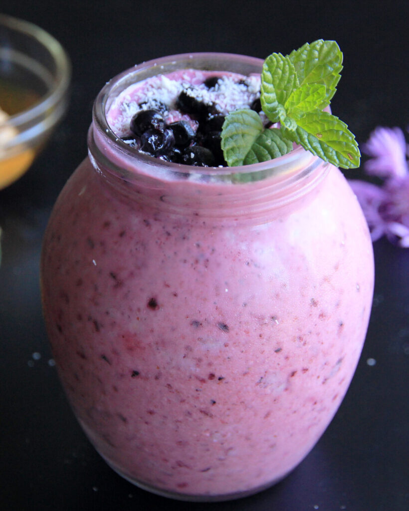 Mediterranean Diet Berry Breakfast Smoothie - Medmunch