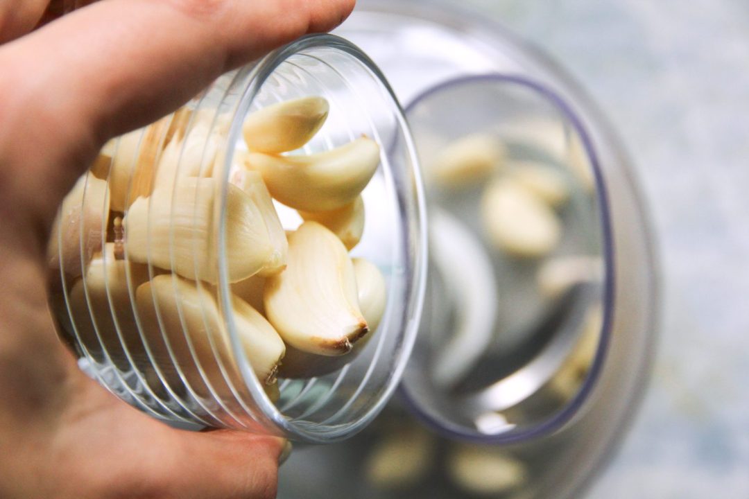 Toum (Lebanese Garlic Sauce) - Medmunch