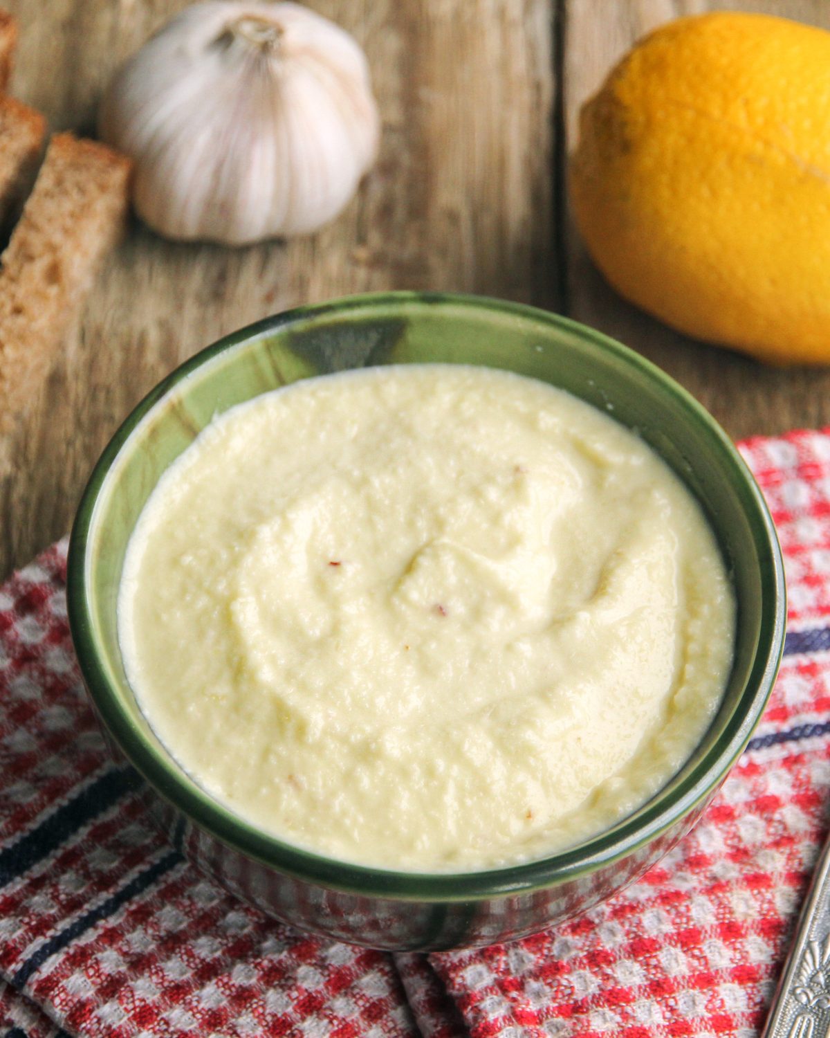 Toum (Lebanese Garlic Sauce) - Medmunch