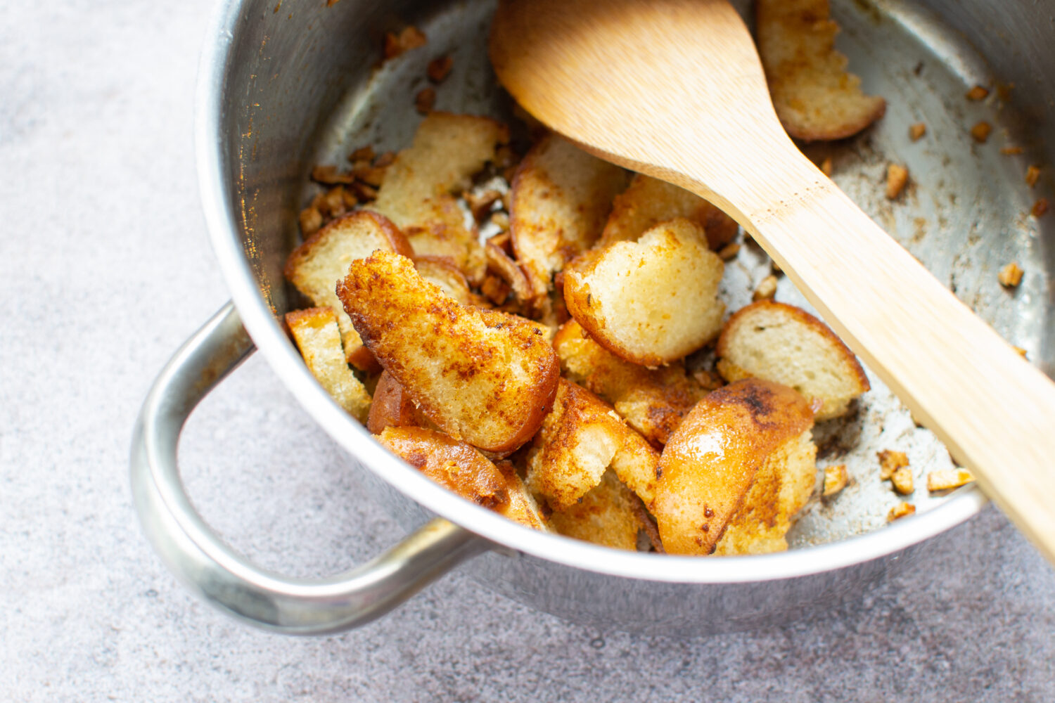 Sopa de Ajo (Spanish Garlic Bread Soup) - Medmunch