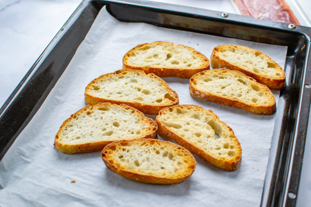 Pan Tumaca, Pan Con Tomate Recipe (Spanish Tomato Bread) - Medmunch