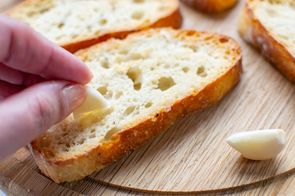 Pan Tumaca, Pan Con Tomate Recipe (Spanish Tomato Bread) - Medmunch