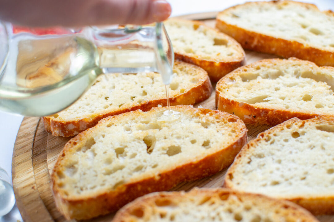 Pan Tumaca, Pan Con Tomate Recipe (Spanish Tomato Bread) - Medmunch