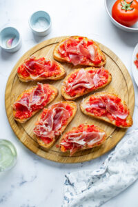 Pan Tumaca, Pan Con Tomate Recipe (Spanish Tomato Bread) - Medmunch