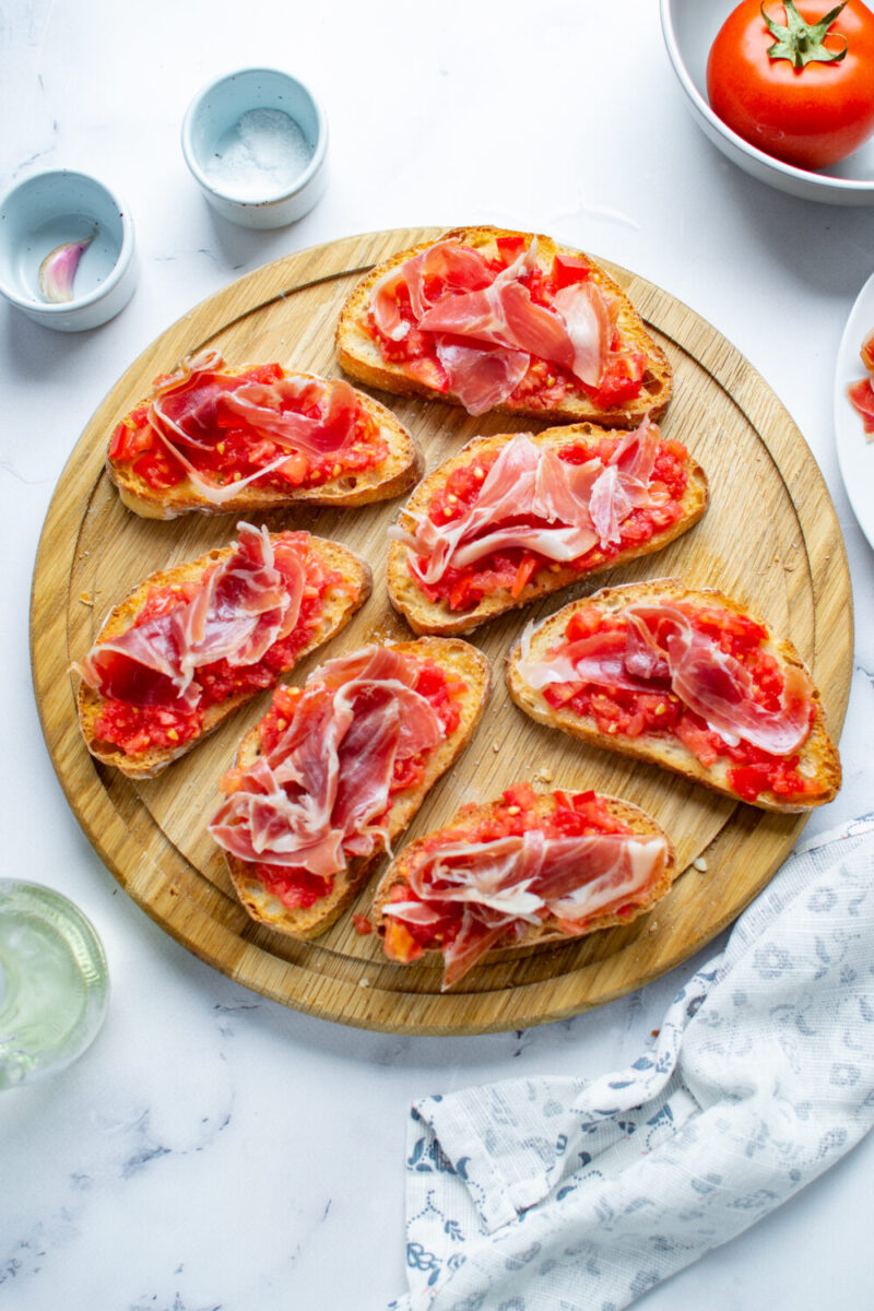 Pan Tumaca, Pan Con Tomate Recipe (Spanish Tomato Bread) - Medmunch